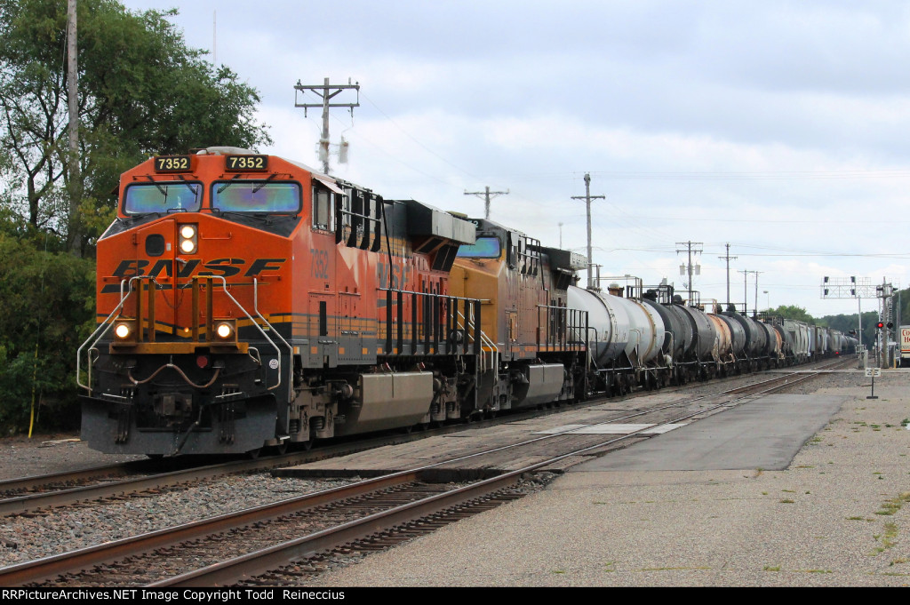BNSF 7352